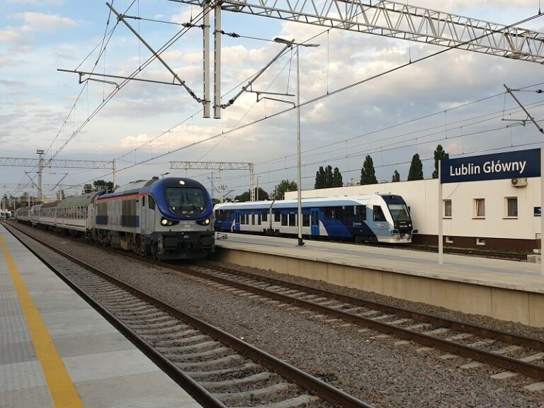 Przebudowa stacji Lublin Główny. Trwa budowa nowego peronu przy budynku dworca PKP